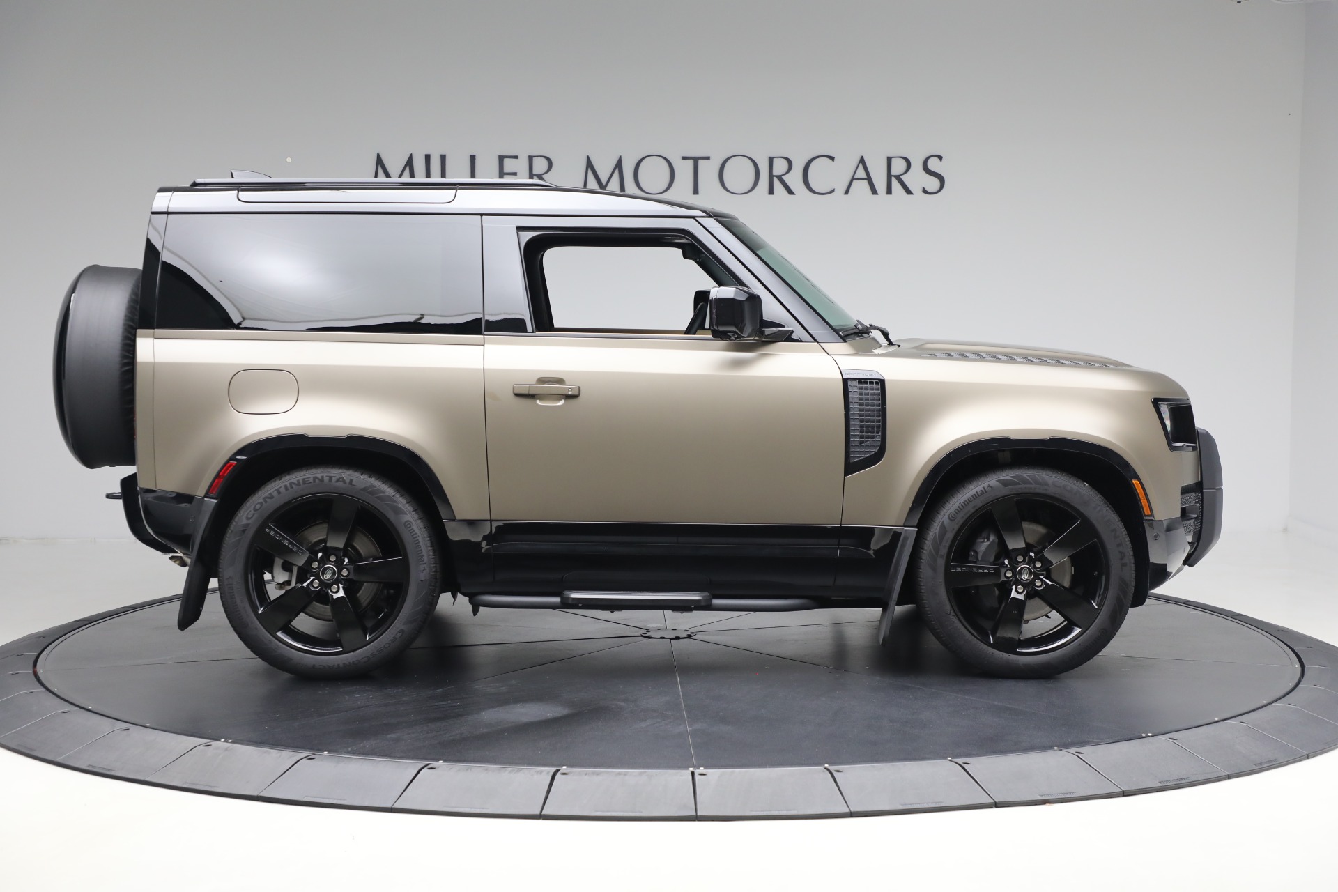 Pre-Owned 2025 Land Rover Defender 90 P400 X-Dynamic SE For Sale ...